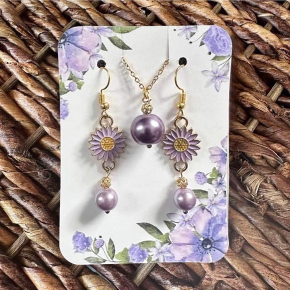 Handmade by Tracy | Jewelry | New Handmade Goldtone And Purple Daisies ...